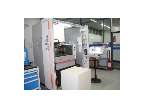 Electroerosionadora de Corte por Hilo | Fabricación de Troqueles | ETW ...